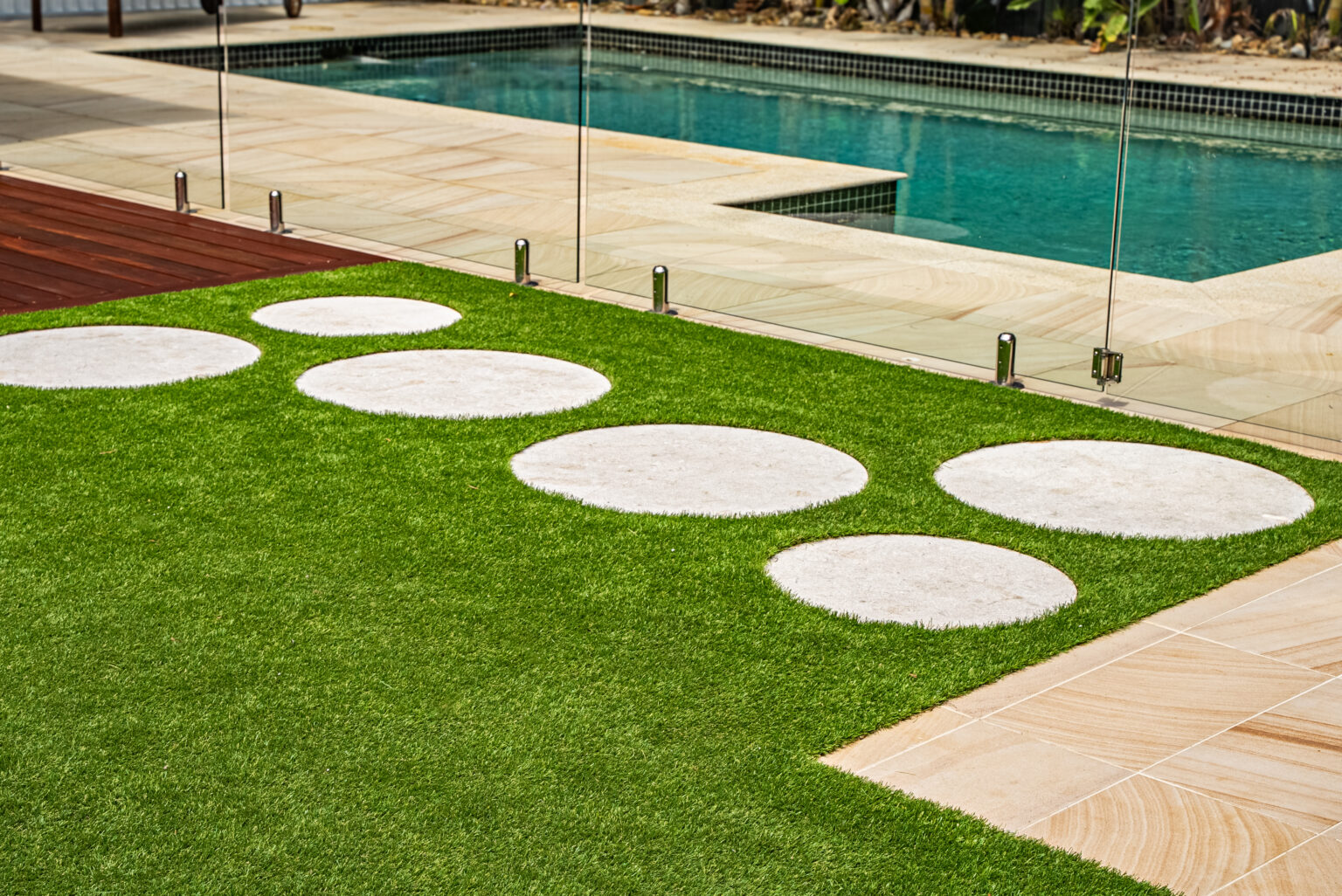 Ultimate Guide to Outdoor Flooring For Patios, Yards & Pool Surrounds ...