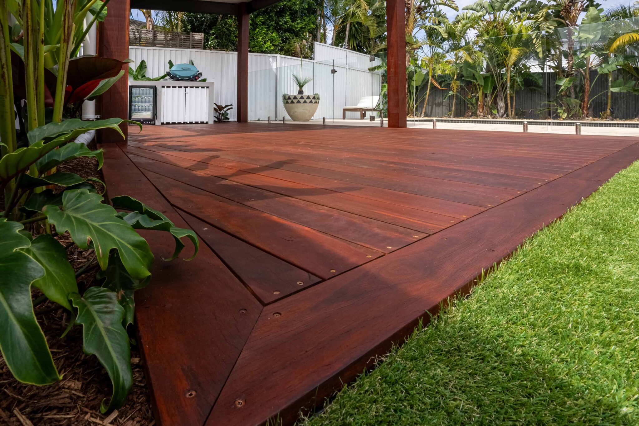 Ultimate Guide to Outdoor Flooring For Patios, Yards & Pool Surrounds ...