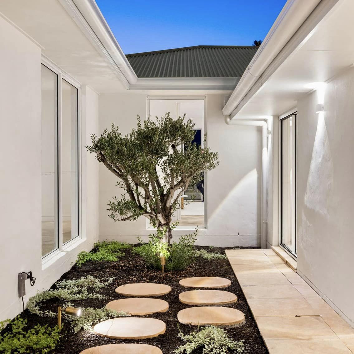 Ultimate Guide to Outdoor Flooring For Patios, Yards & Pool Surrounds ...